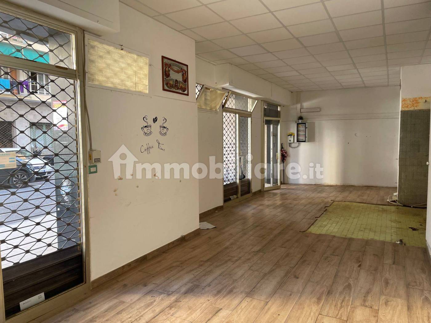 Locale commerciale in Vendita