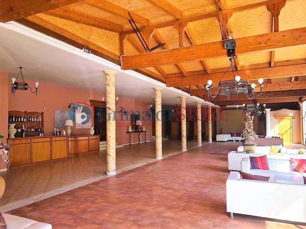 Locale commerciale in Vendita