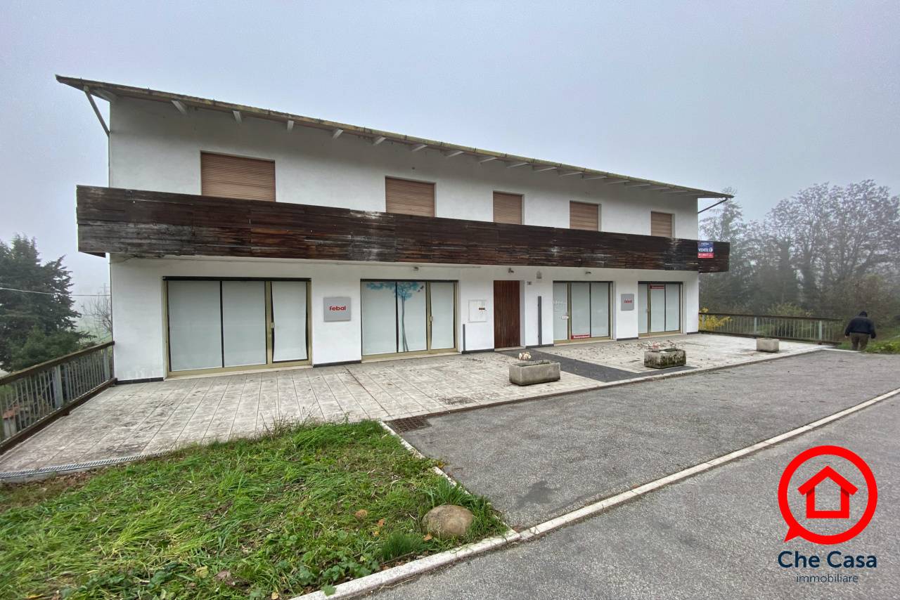 Locale commerciale in Vendita