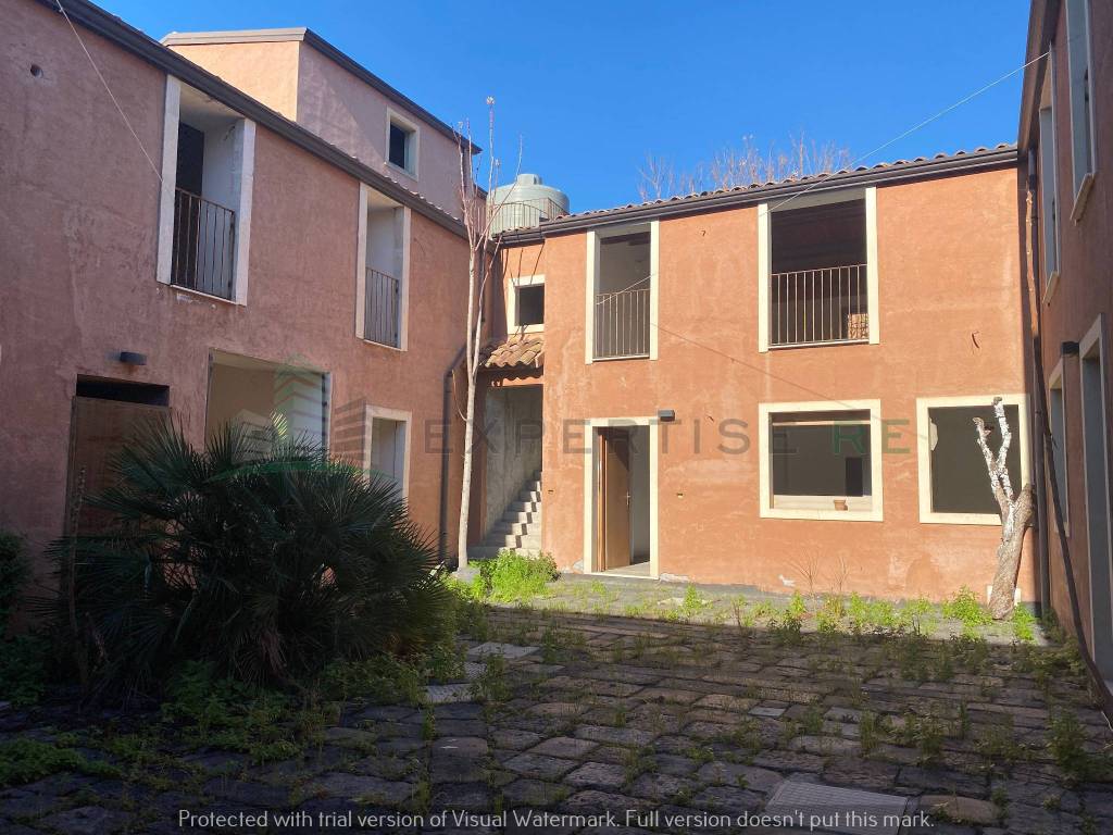 Palazzo - Edificio via Buda, Catania, Rif. 100728323 - Immobiliare.it