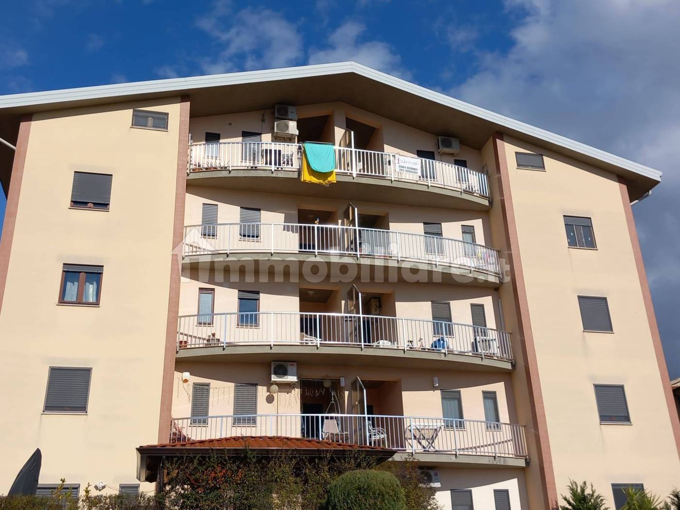 Quadrilocale via Varrolate, Petraro, Rose