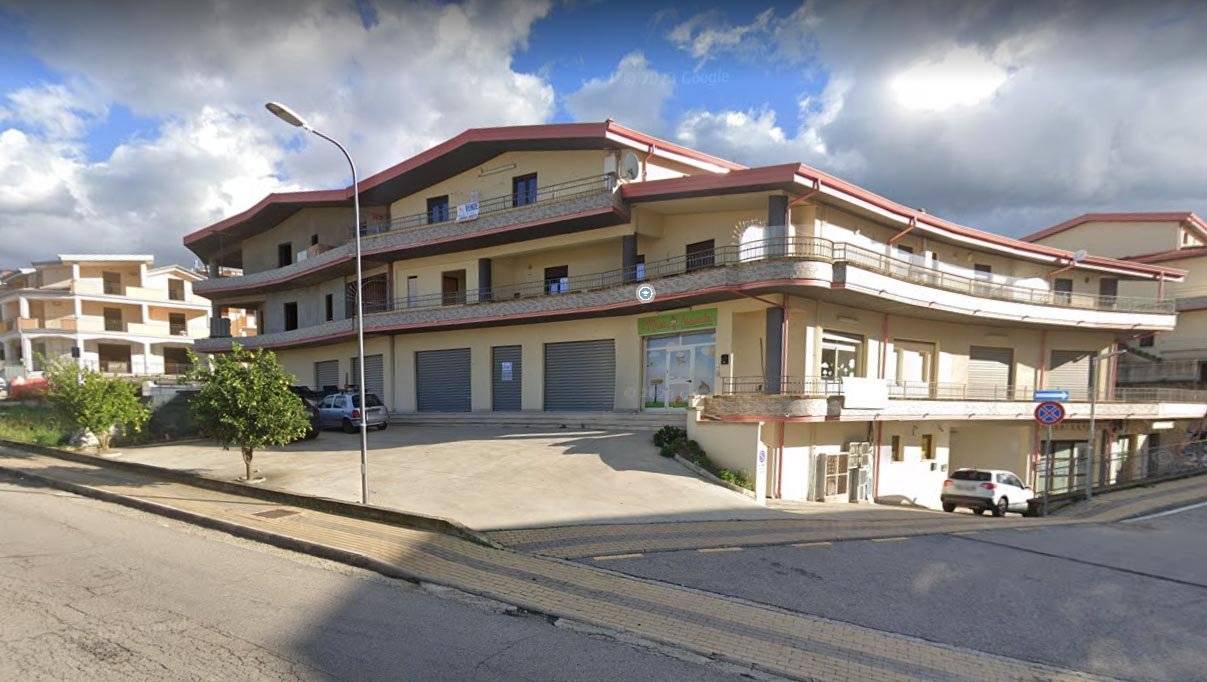 Locale commerciale in Vendita