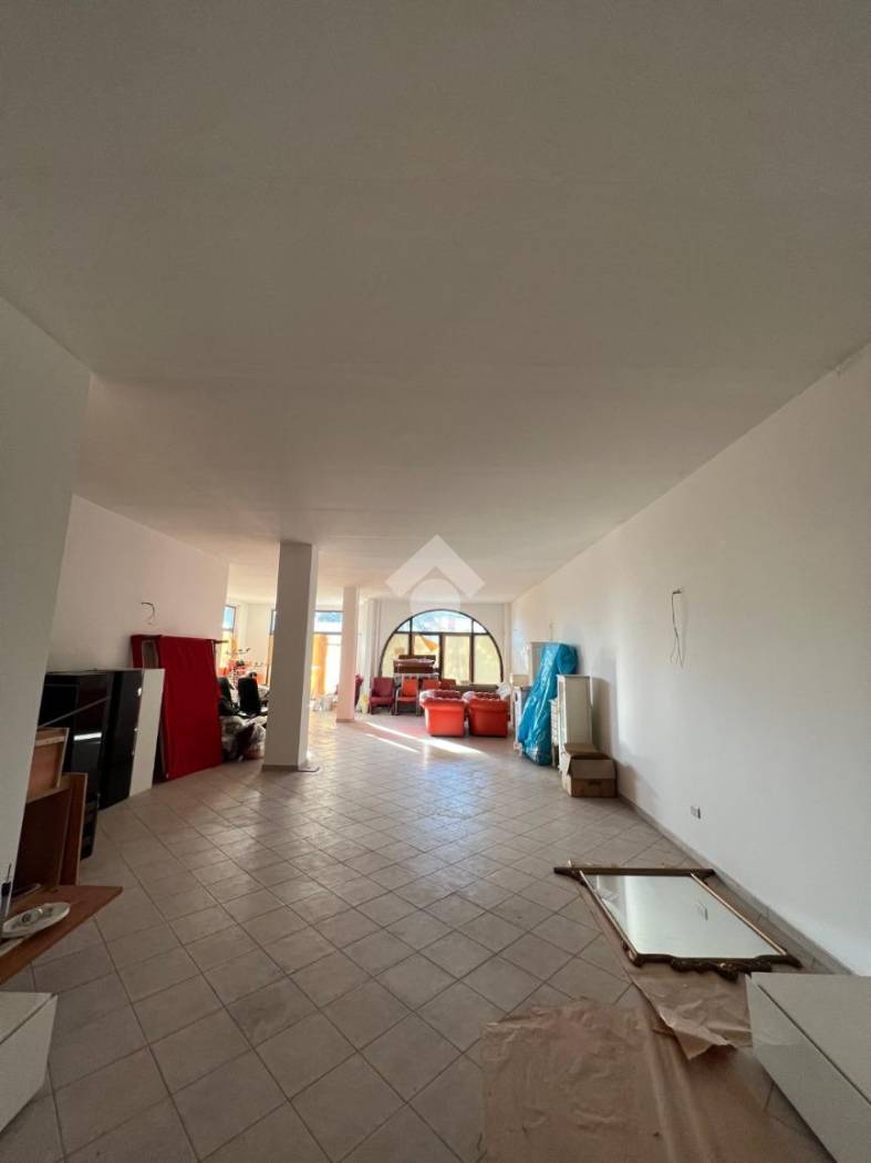 Locale commerciale in Vendita