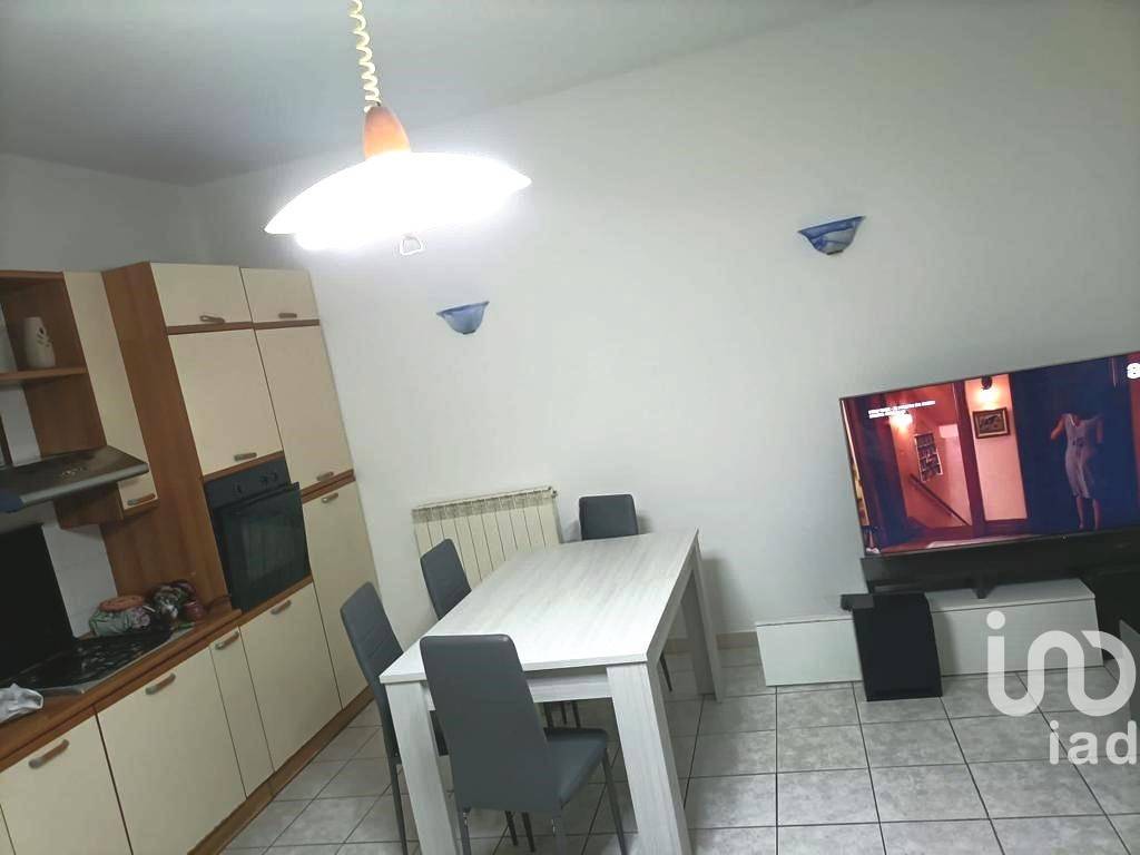 Trilocale via Torino 11, Centro, Matelica