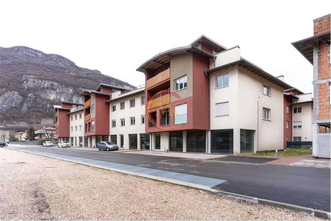 Locale commerciale in Vendita