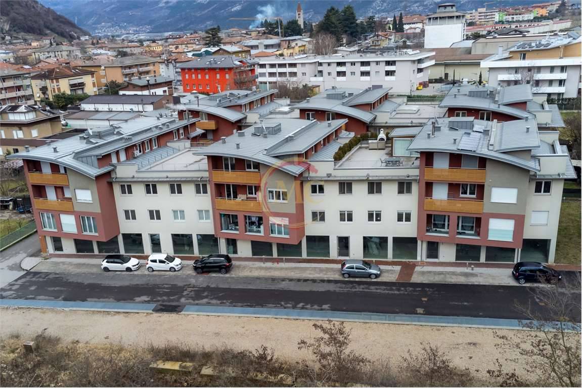 Locale commerciale in Vendita