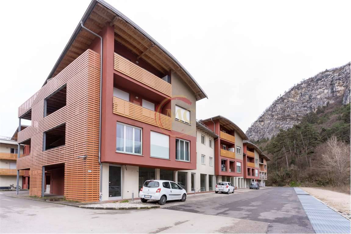 Locale commerciale in Vendita