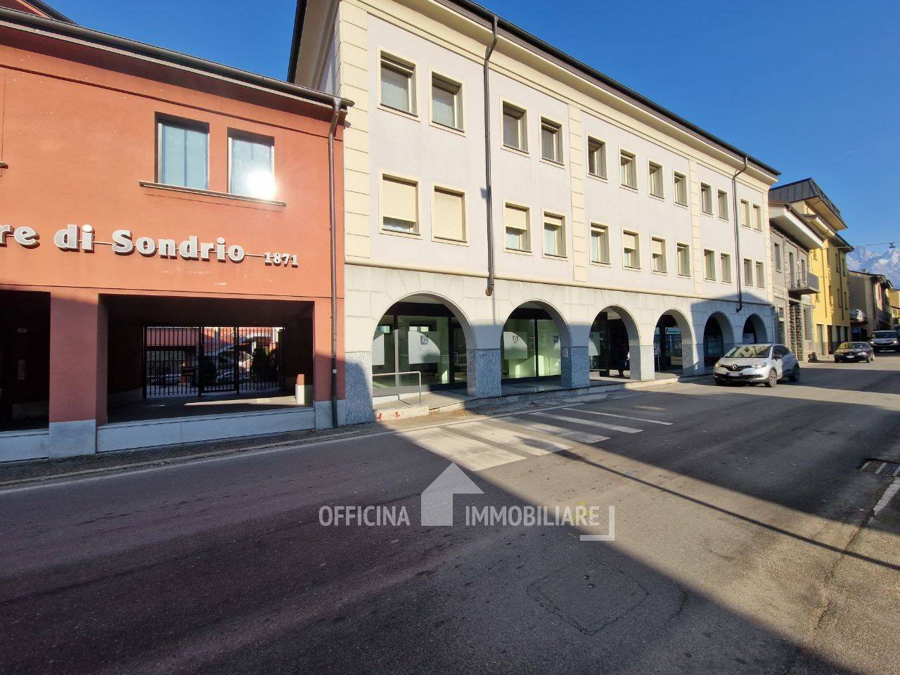 Locale commerciale in Vendita