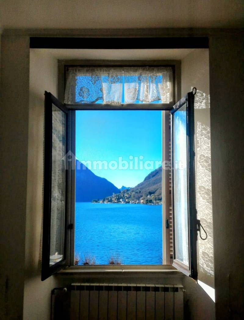 Trilocale Lungolago Giacomo Matteotti, Centro, Porlezza
