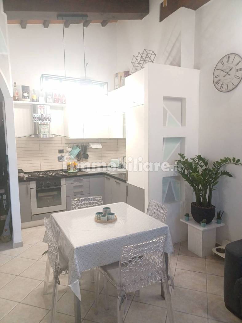 Trilocale via traversa per le Calvane, Castelnuovo, Prato