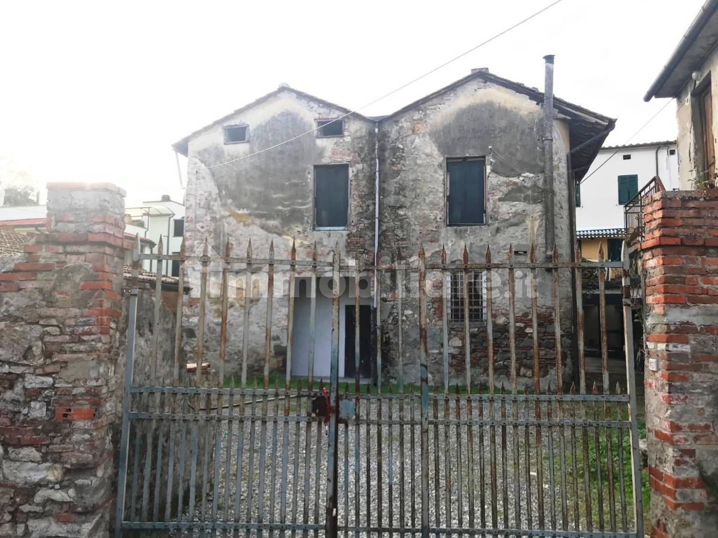 Locale commerciale in Vendita