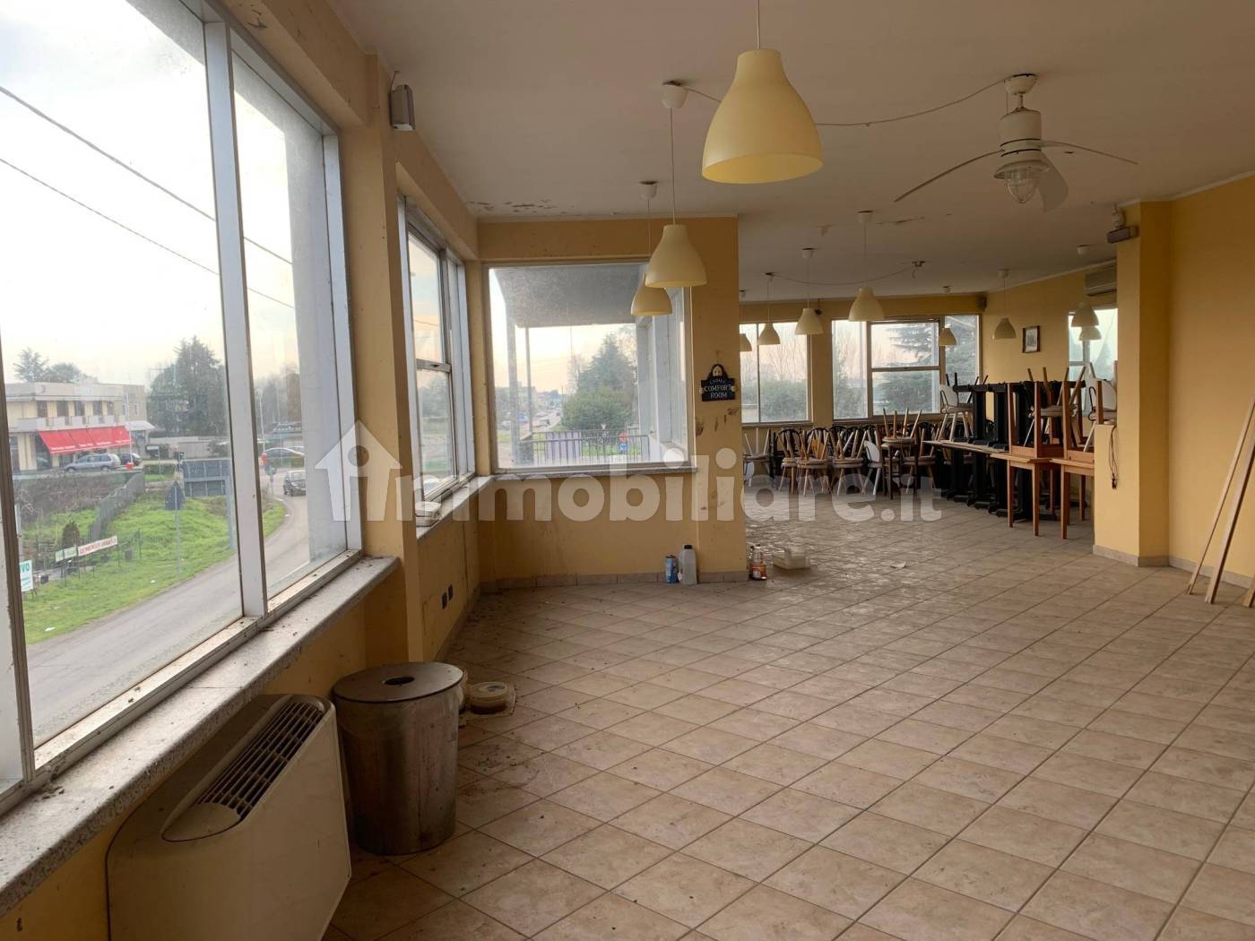 Locale commerciale in Vendita