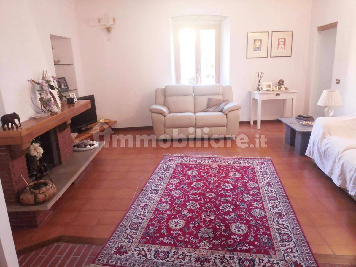 Appartamento piazza Santa Settimina, Massa