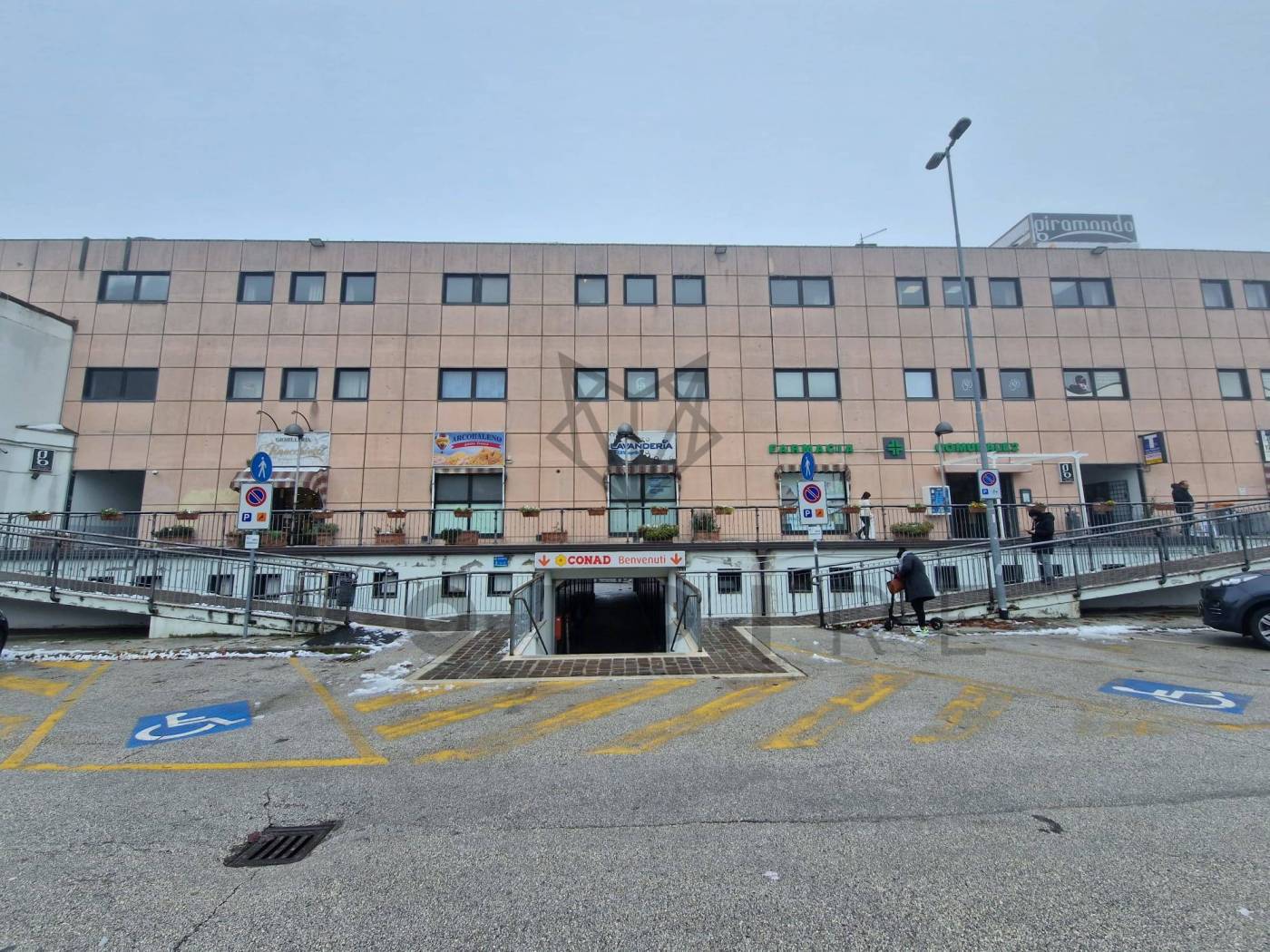 Locale commerciale in Vendita