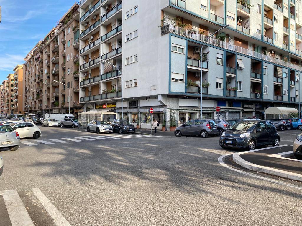 Locale commerciale in Vendita