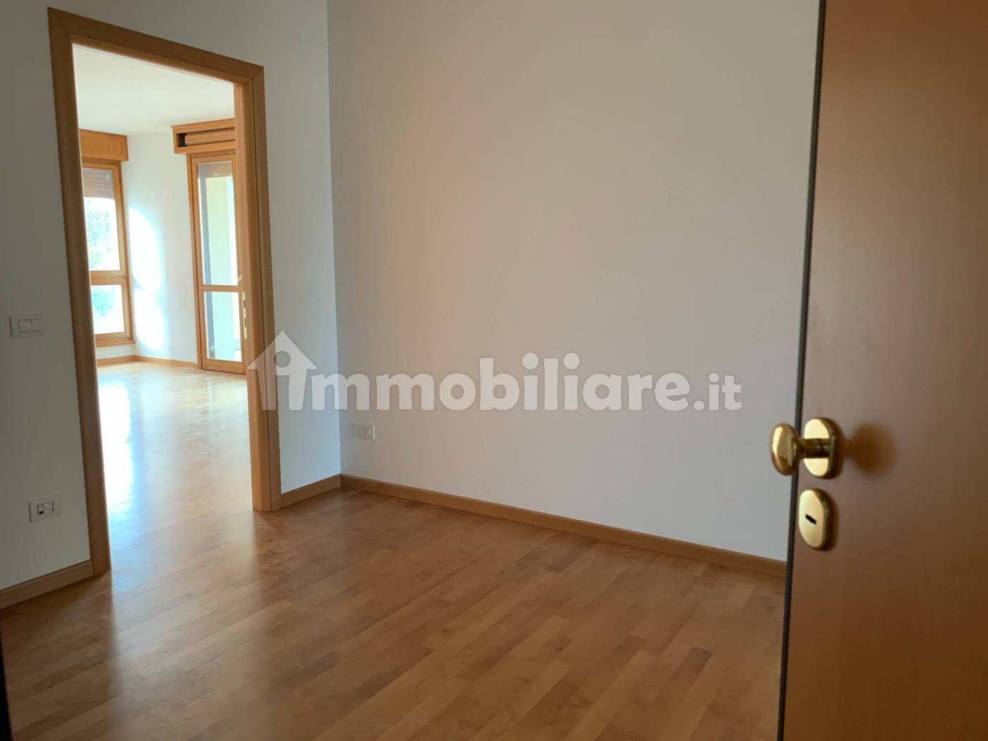 Trilocale via Grenoble, San Lazzaro, Parma