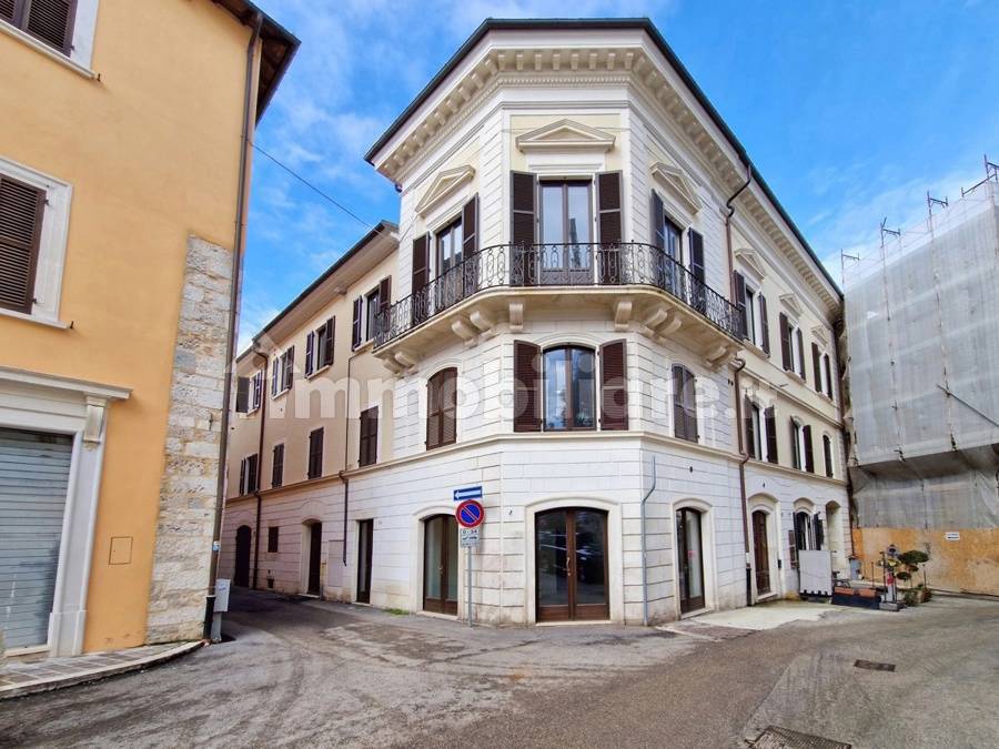 Appartamento via dell'Arcivescovado 27, Villa Comunale, L'Aquila