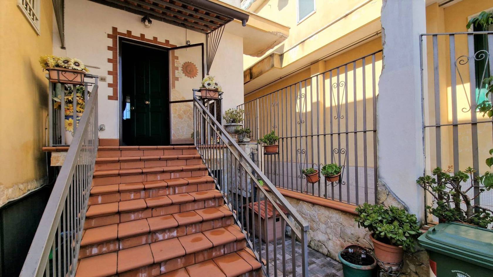 Trilocale via Giulio Pastore 17, Zona Industriale - San Leonardo, Salerno