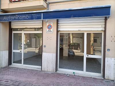 Locale commerciale in Vendita