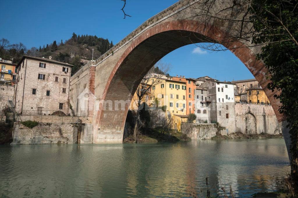 Trilocale piazza Dante, Centro, Fossombrone