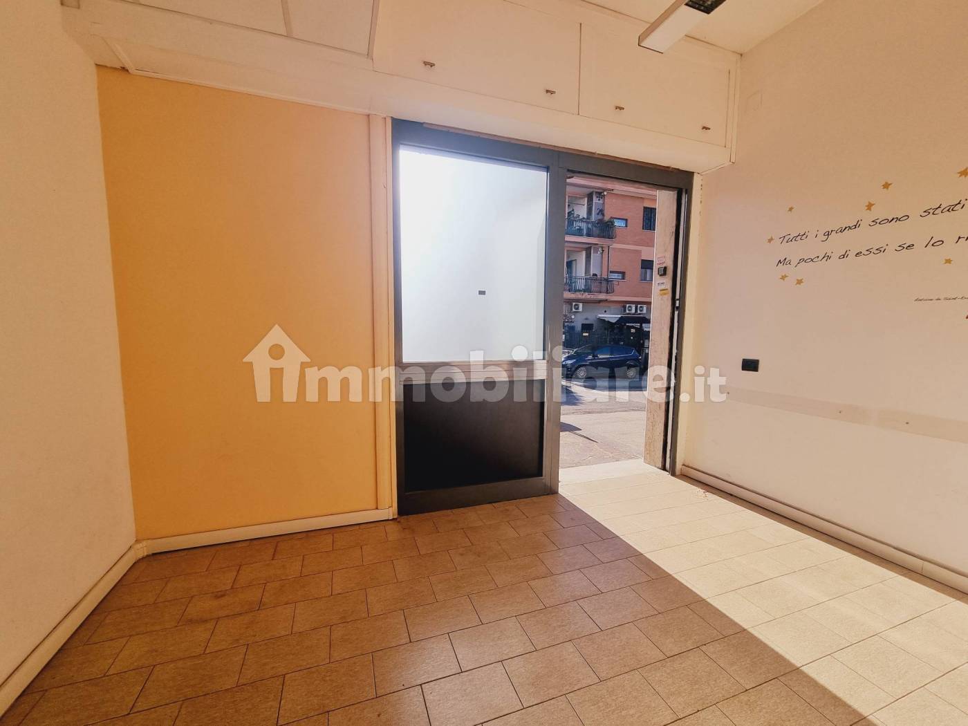 Locale commerciale in Vendita