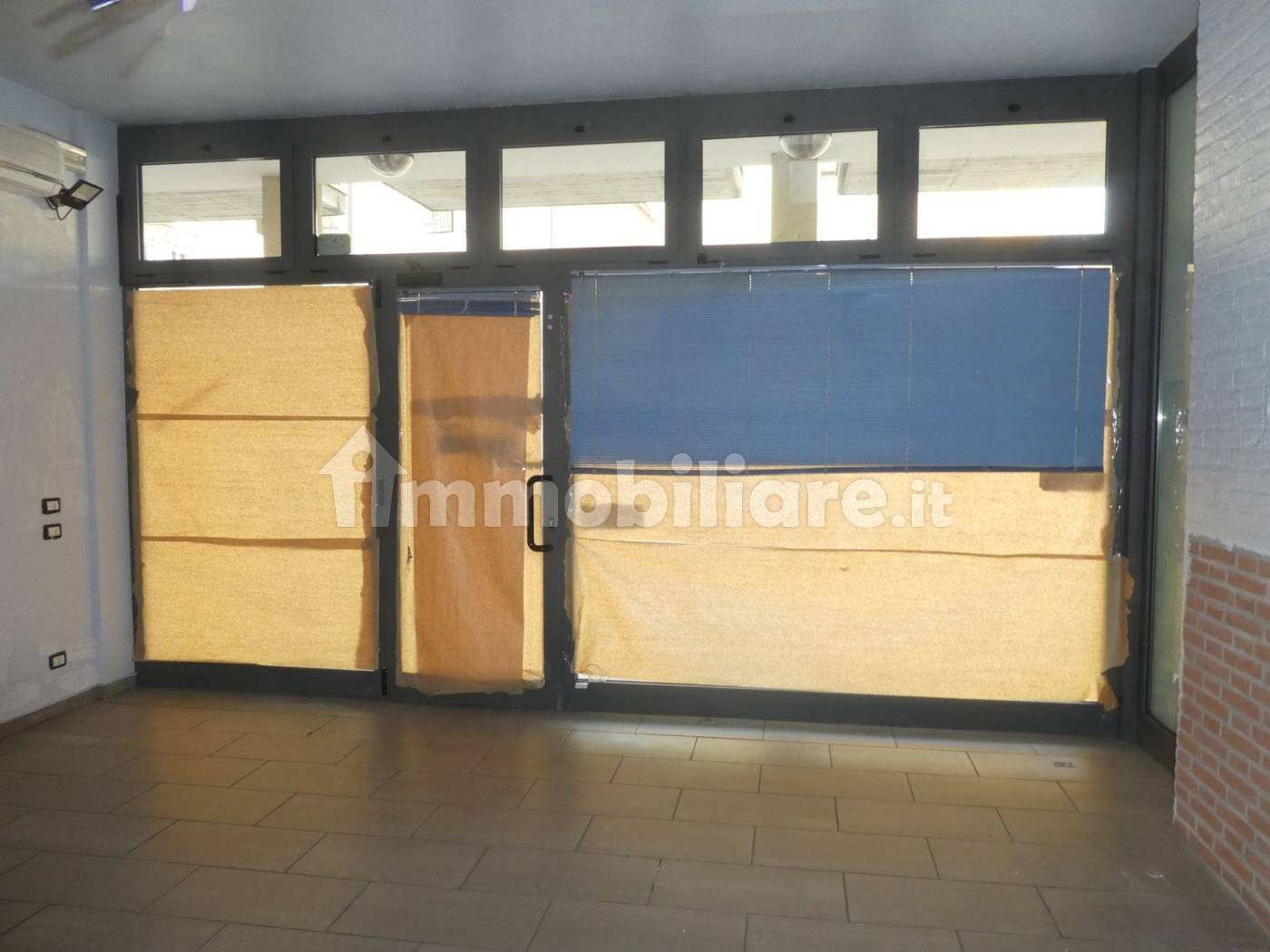 Locale commerciale in Vendita