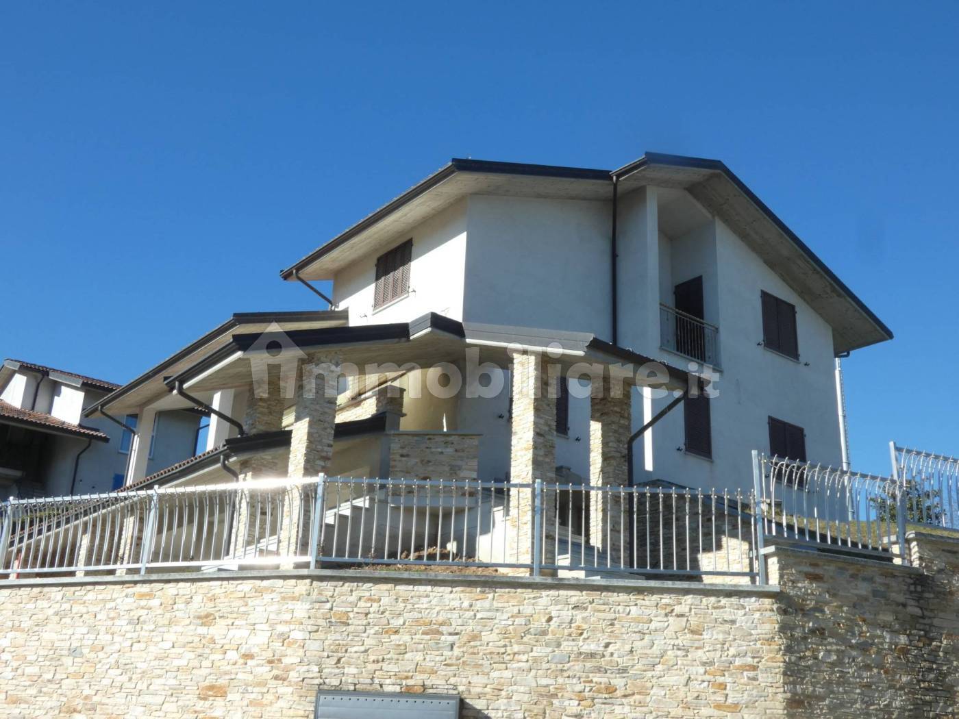 Villa unifamiliare via San Lorenzo, Monastero di Vasco