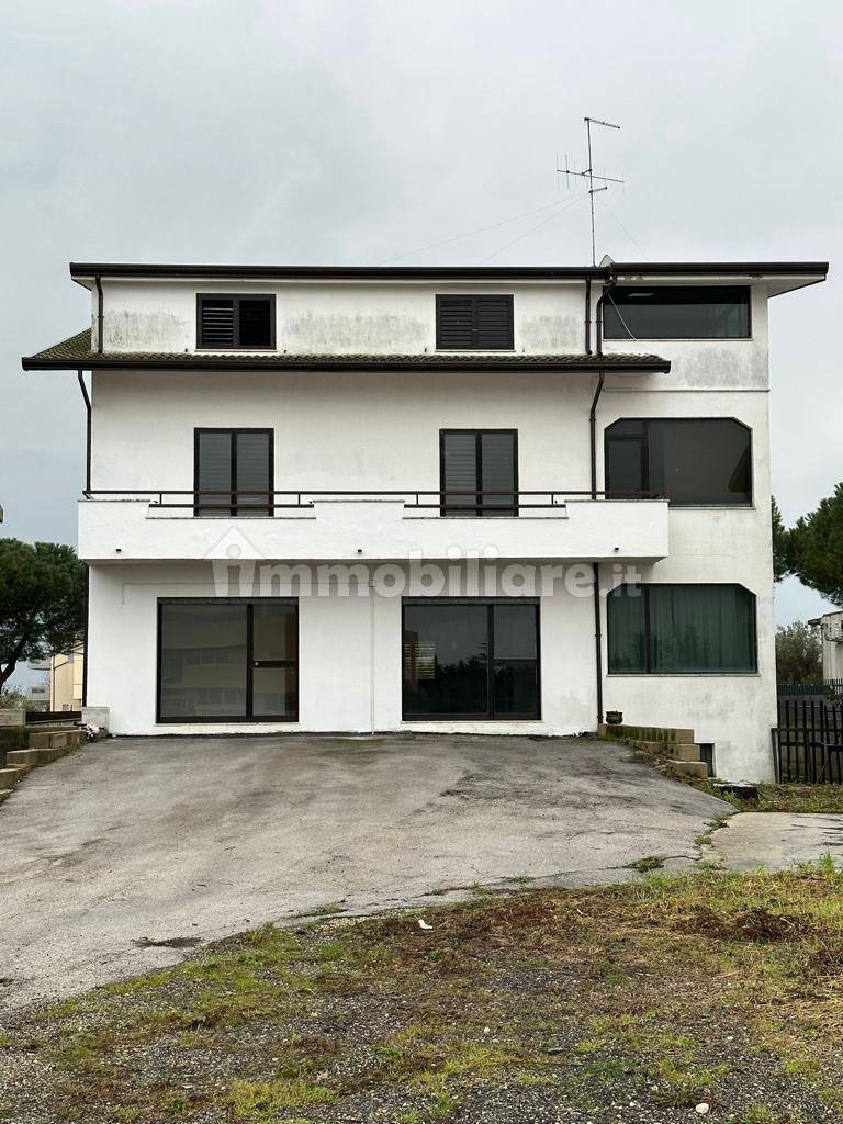 Locale commerciale in Vendita