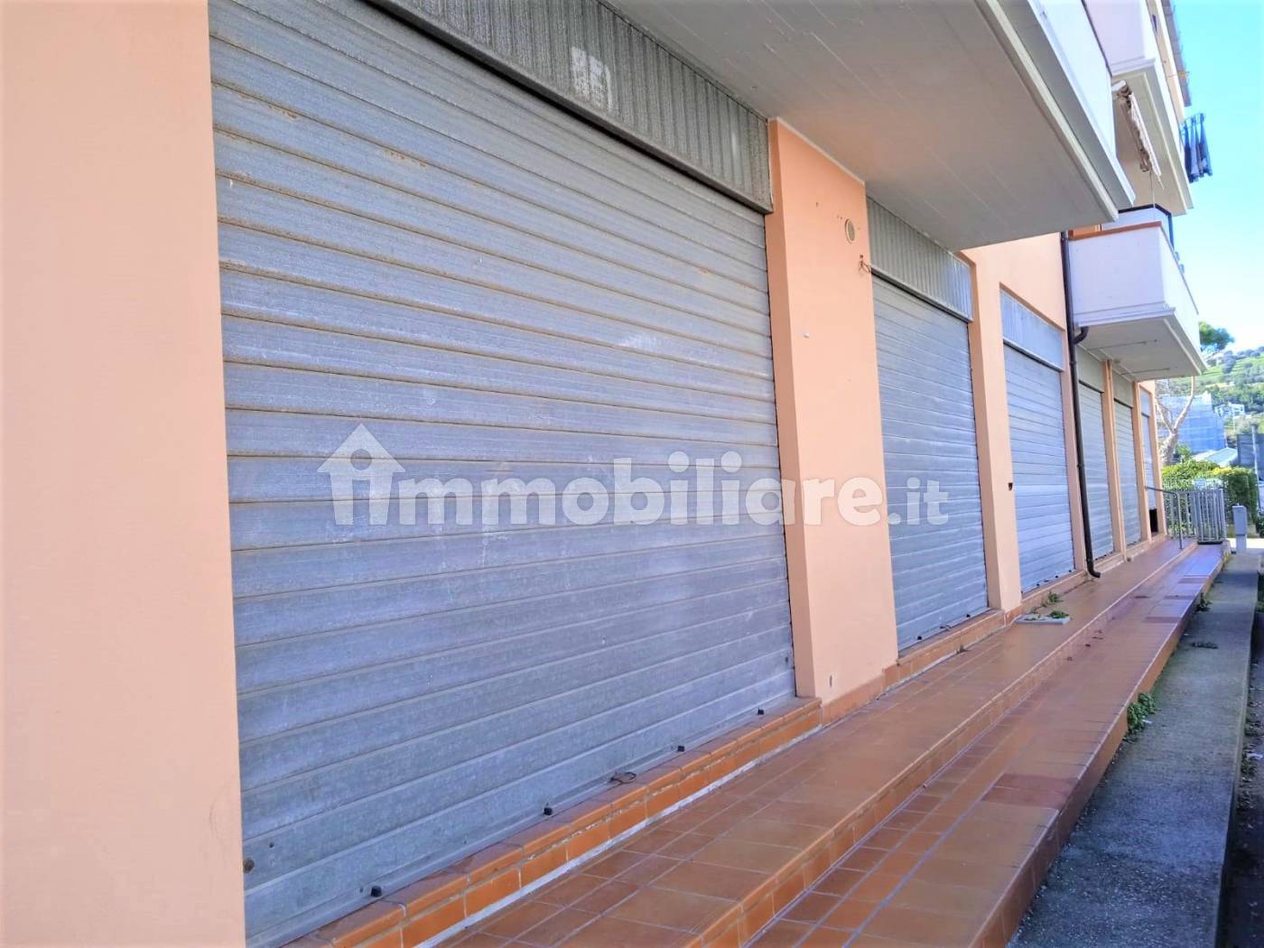 Locale commerciale in Vendita