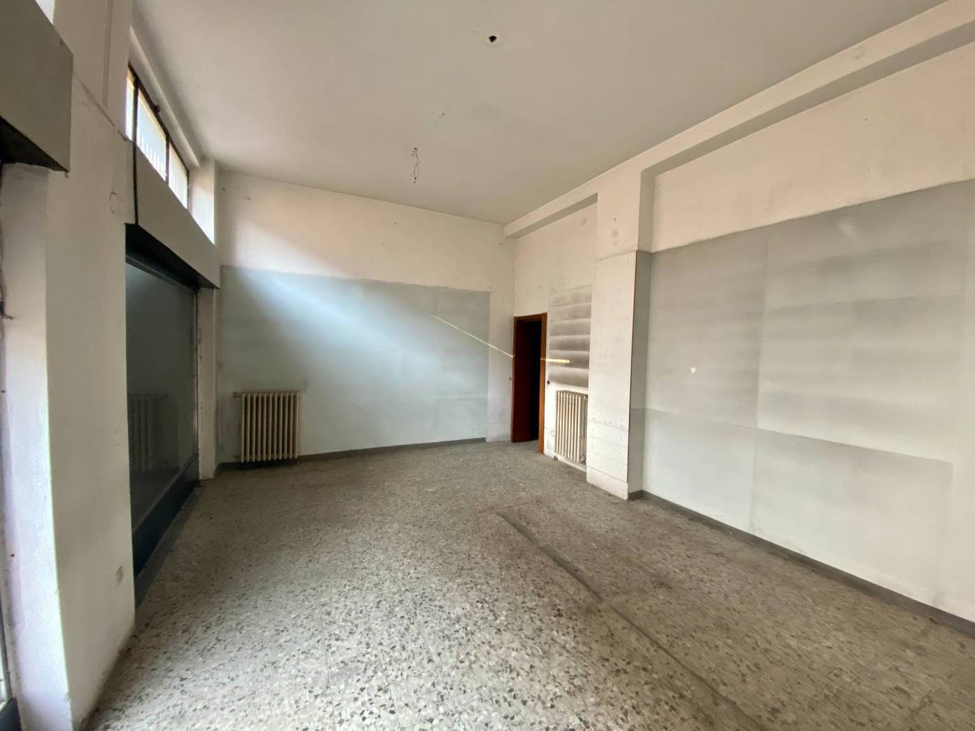 Locale commerciale in Vendita