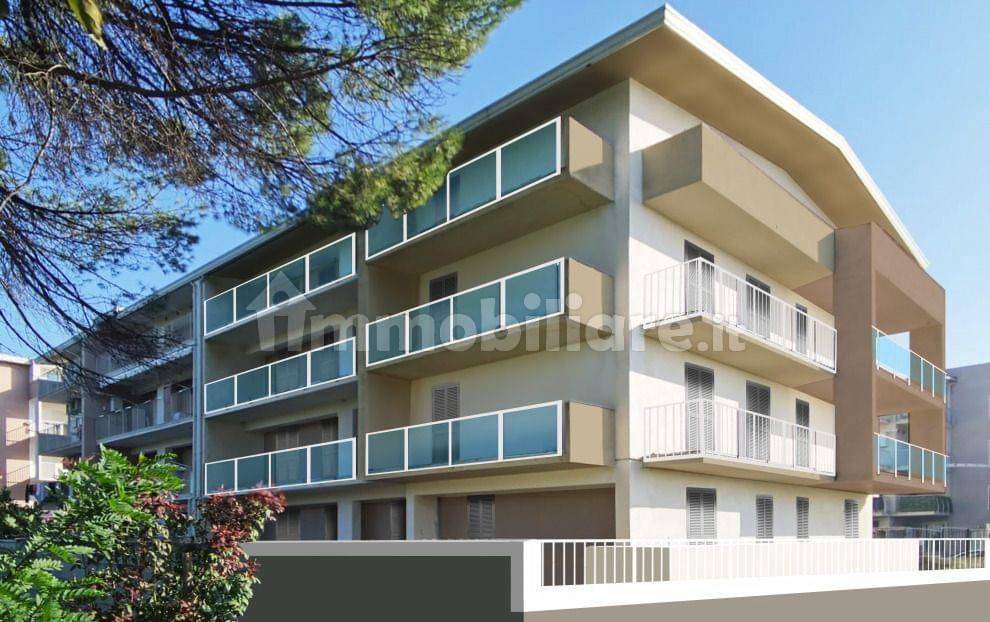 Trilocale Campo sportivo, Succivo