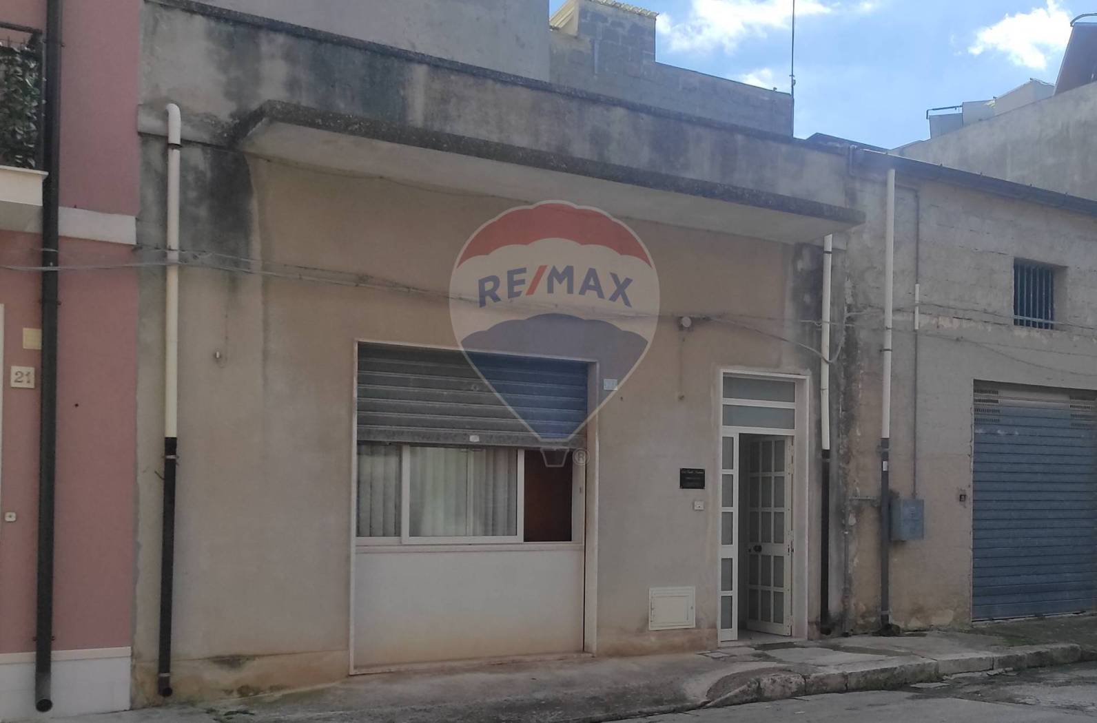 Locale commerciale in Vendita