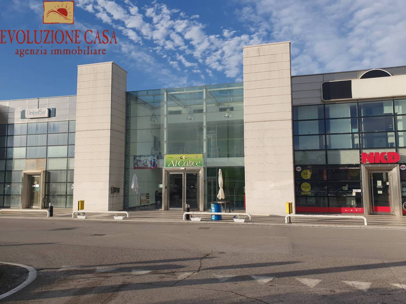 Locale commerciale in Vendita