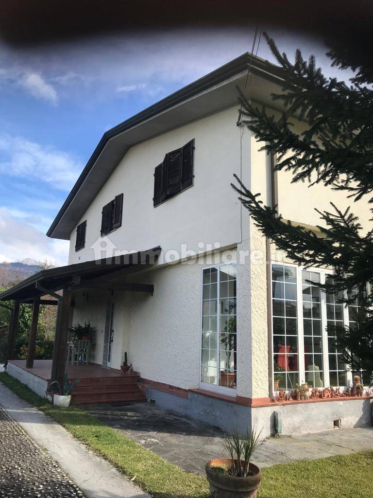 Trilocale buono stato, piano terra, Ronchi - Poveromo, Massa