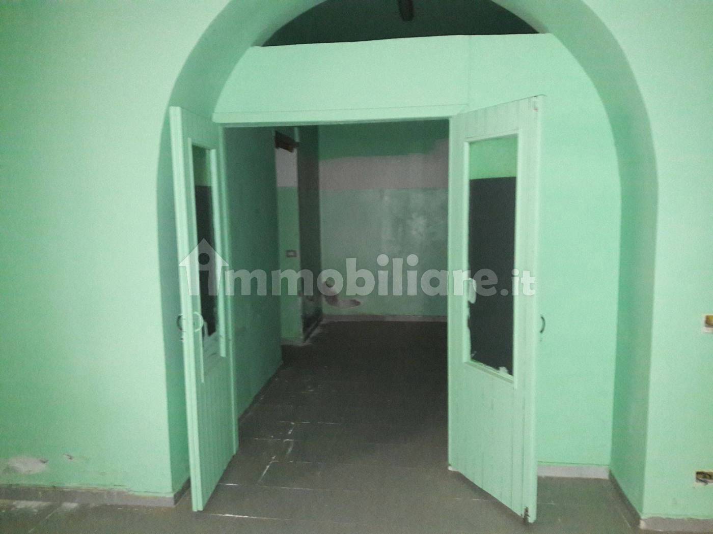 Locale commerciale in Vendita