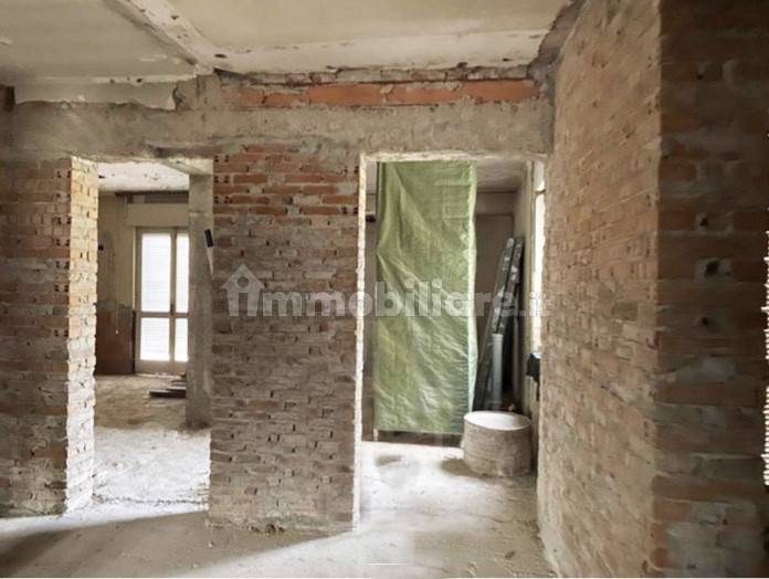 Quadrilocale vicolo Pozzo 7, Centro, Mantova