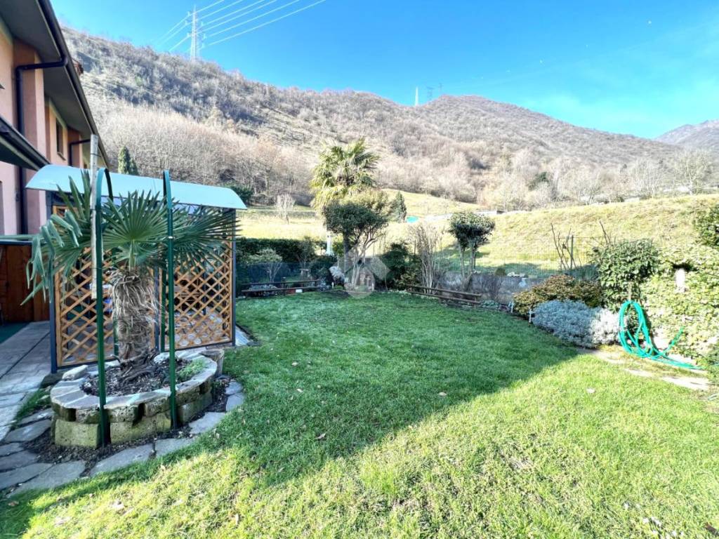 Vendita Villa a schiera in via Villa Mattina Caino. Buono stato, con ...