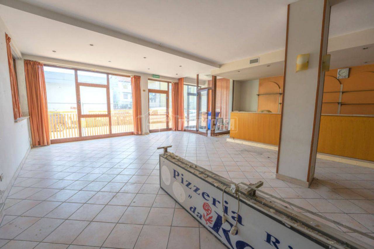 Locale commerciale in Vendita