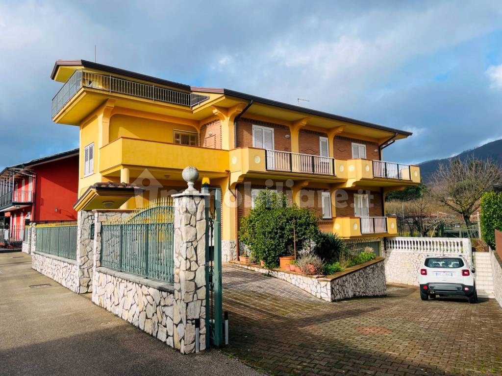 Vendita Villa unifamiliare in via Guido Dorso 32 Forino. Ottimo stato ...
