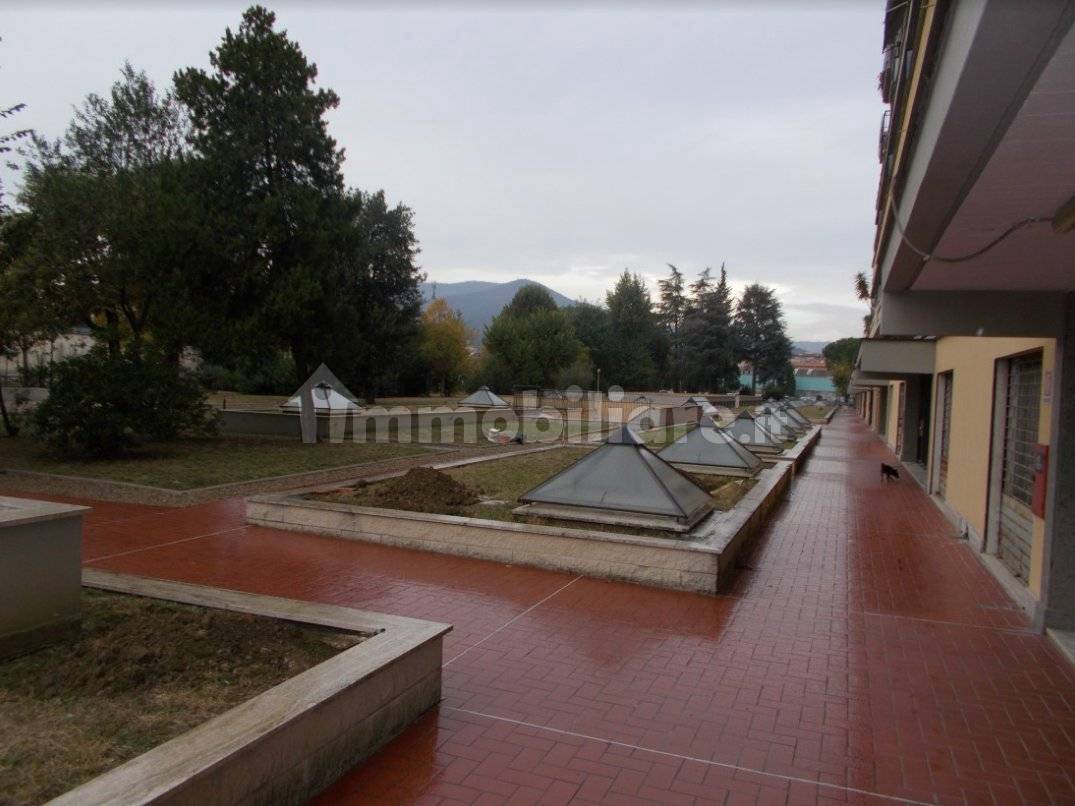 Locale commerciale in Vendita