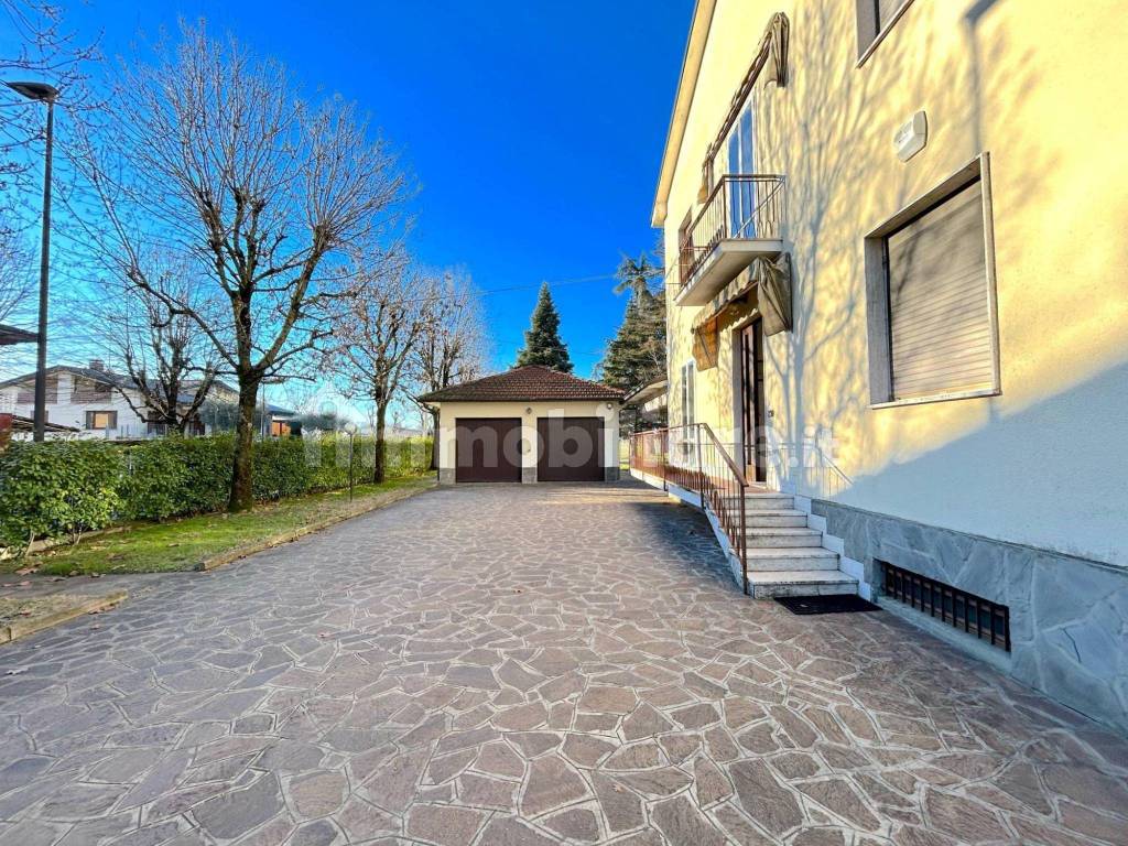Sale Two-family villa in via Guglielmo Marconi 68 Montechiarugolo. Good ...