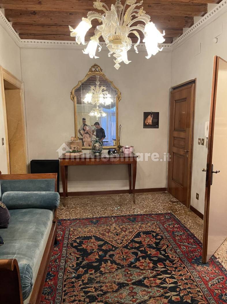 Trilocale Dorsoduro, Dorso Duro - San Barnaba, Venezia