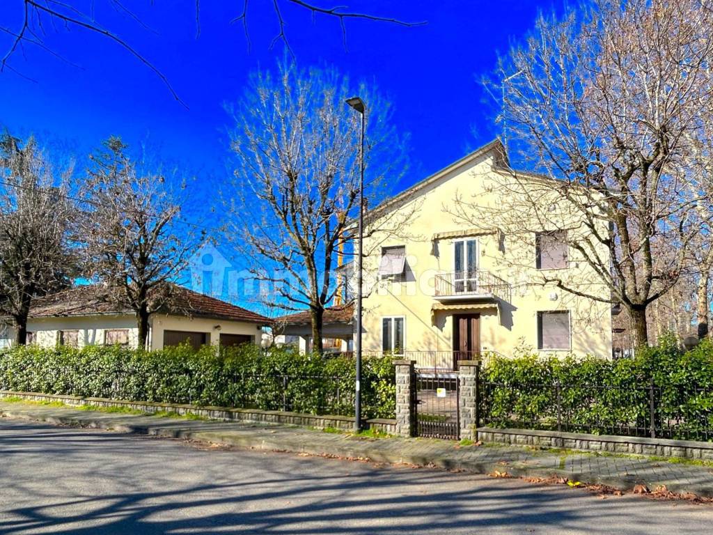 Sale Two-family villa in via Guglielmo Marconi 68 Montechiarugolo. Good ...