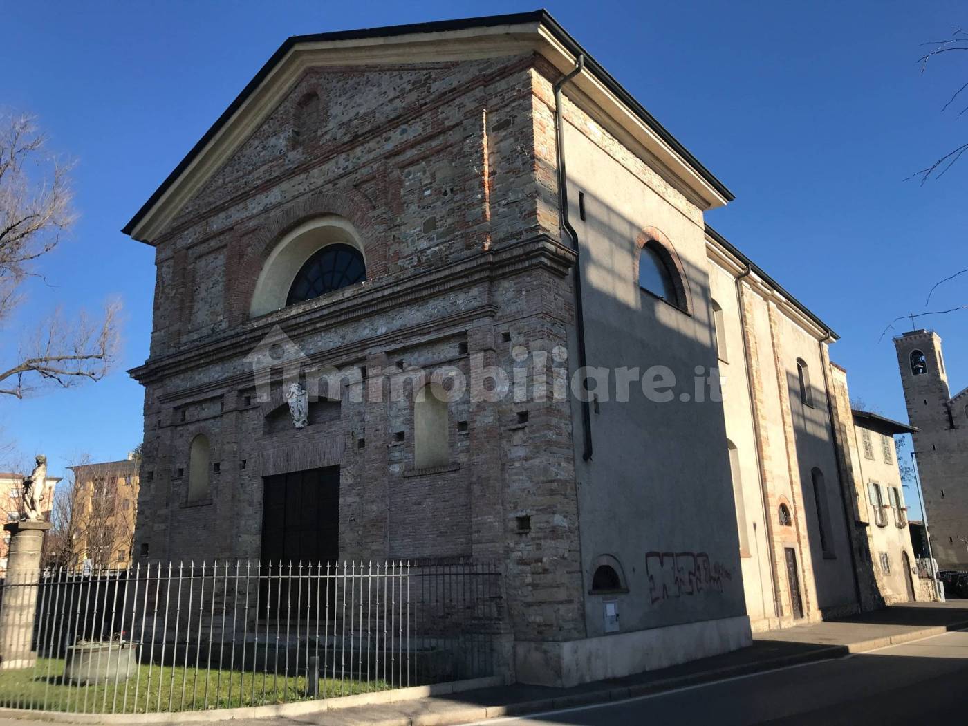 Locale commerciale con laboratorio in Vendita