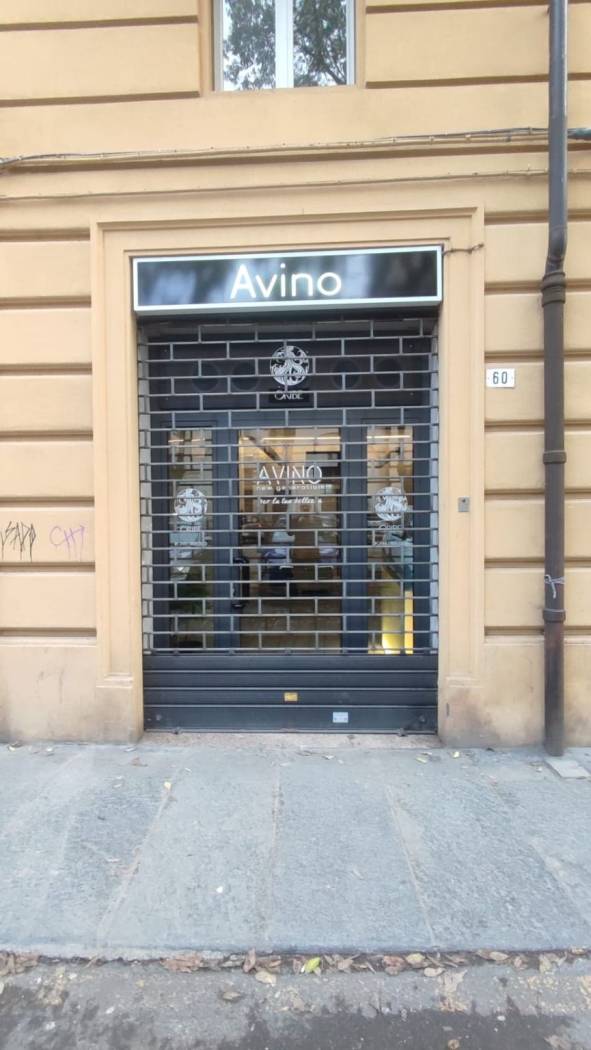 Locale commerciale in Vendita