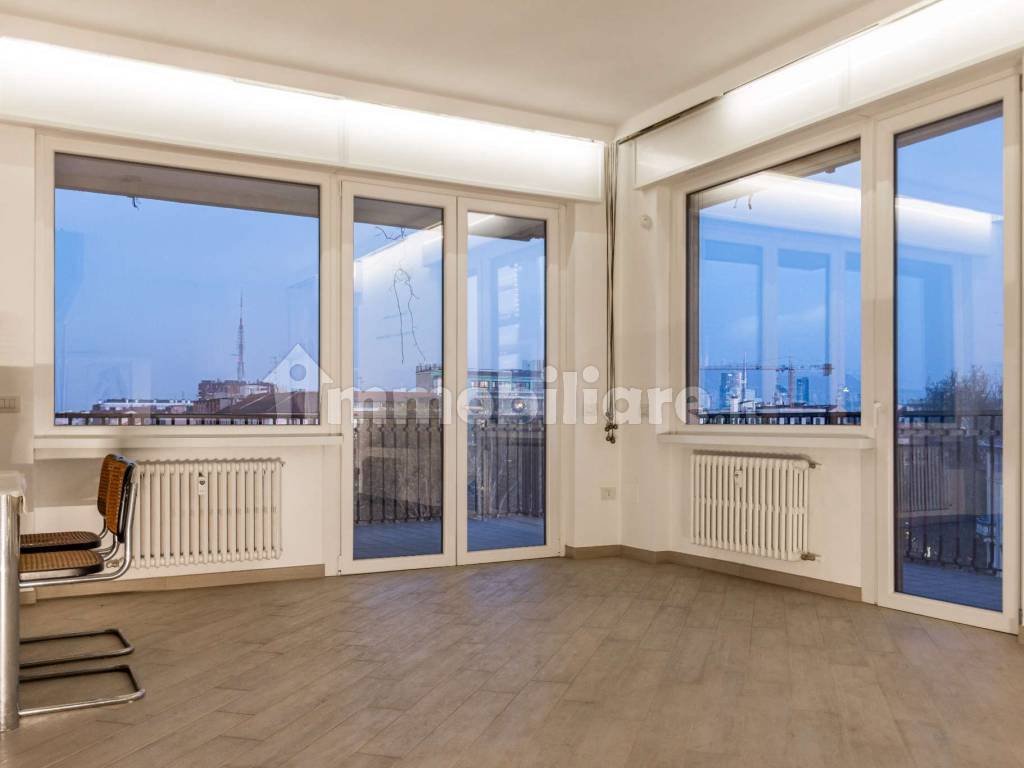 Vendita Appartamento Milano. Trilocale in via Arona 4. Buono stato ... Vendita Appartamento Milano. Trilocale in via Arona 4. Buono stato ...