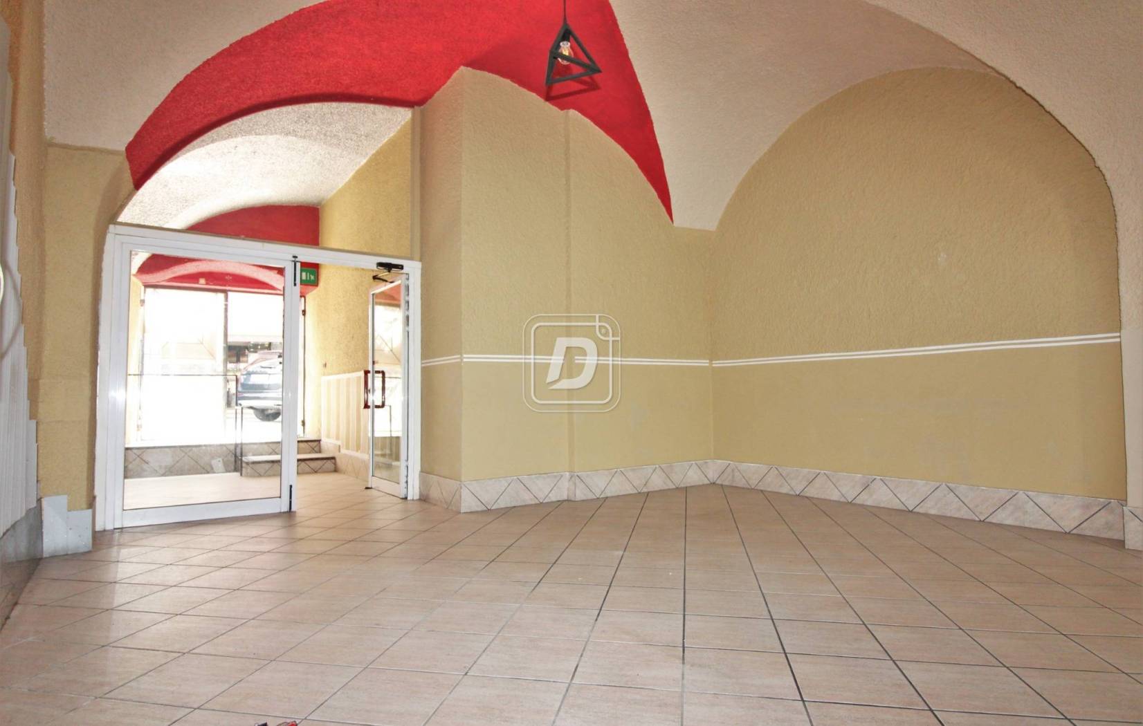 Locale commerciale in Vendita