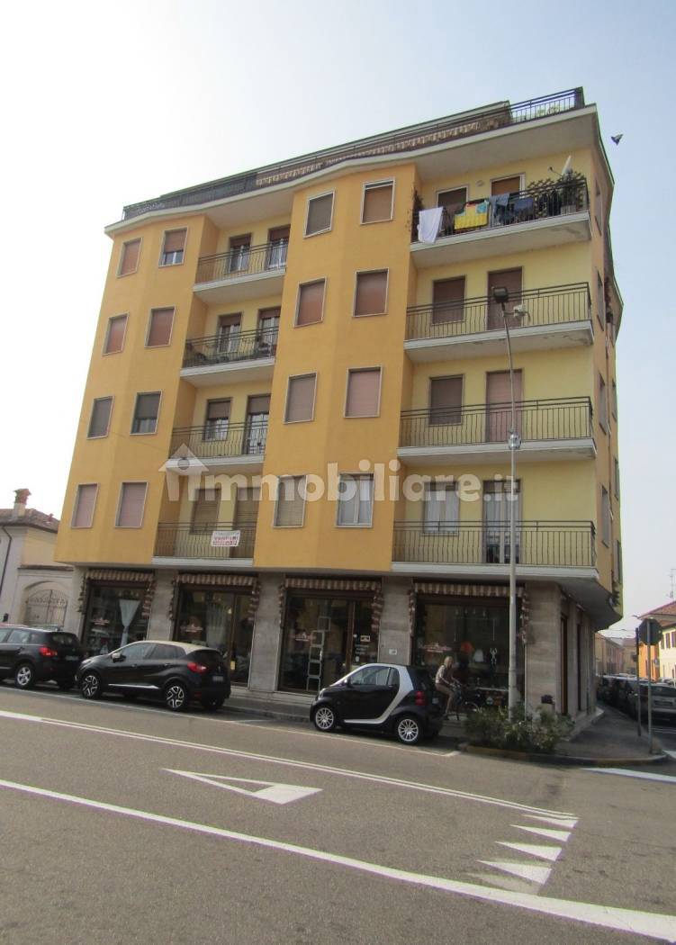 Trilocale via Borgonuovo 34, Centro, Garlasco