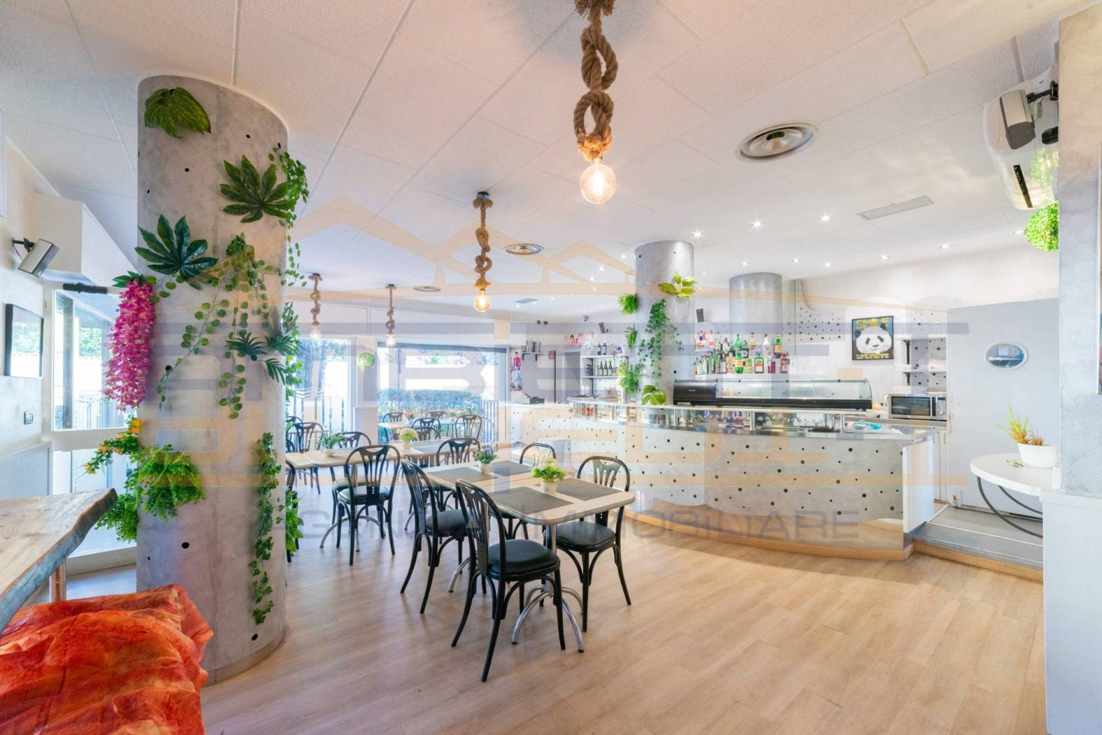 Locale commerciale in Vendita