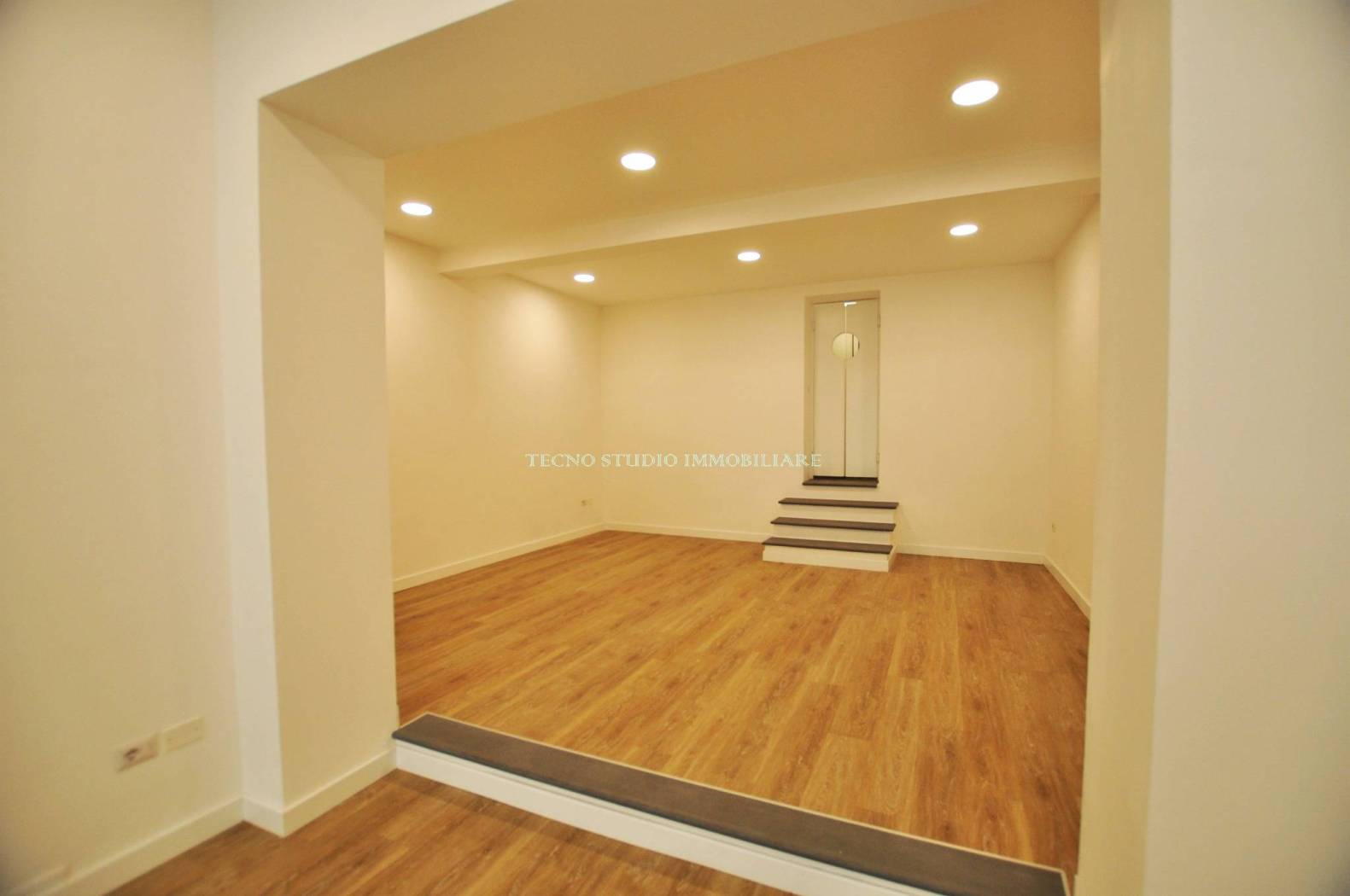 Locale commerciale in Vendita